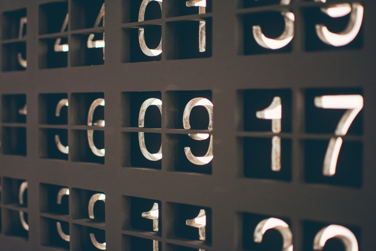 How To Generate Random Whole Numbers Within A Range Using JavaScript 